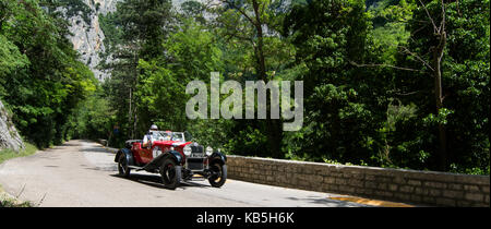 O.M. 665 SPORT SUPERBA 2000 CM3 1927 on an old racing car in rally ...