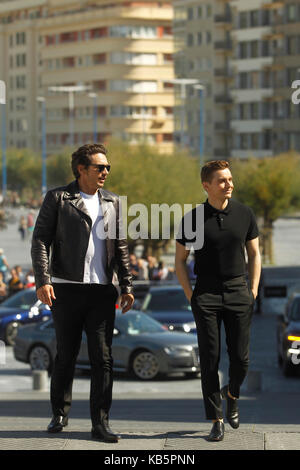 James Franco (L) and Dave Franco (R) attend 'The Disaster Artist ...