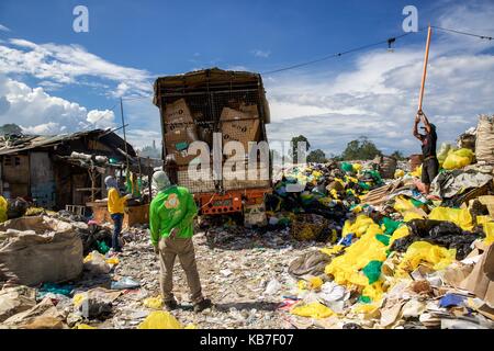 Slum scene cebu city philippines Stock Photo: 47363457 - Alamy