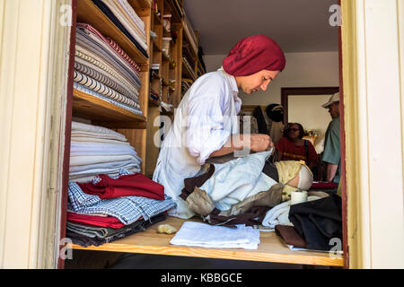 18th century tailor shop in Colonial Williamsburg Stock Photo - Alamy
