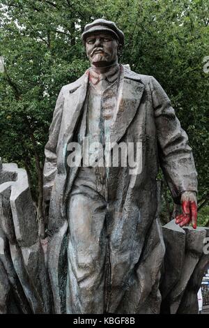Lenin statue in the Fremont area of Seattle Washington USA Stock Photo ...