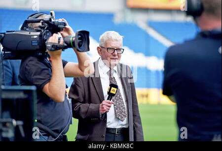 Legendary football BBC football commentator John Motson is retiring ...
