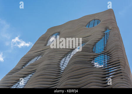Exterior of Aqua Tower designed by Studio Gang Stock Photo - Alamy
