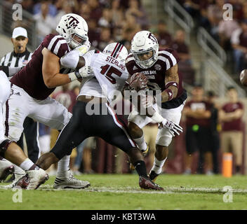 South Carolina Gamecocks defensive lineman Zacch Pickens (6) reacts ...
