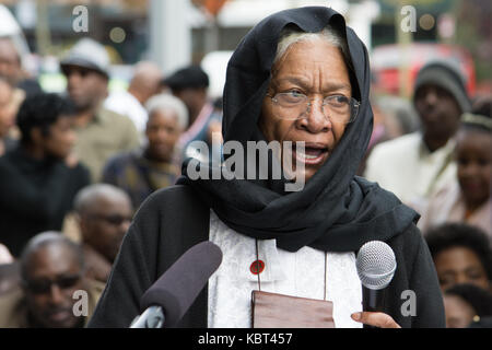 Amina Baraka, mother of Newark Mayor Ras J. Baraka, hugs Rep. Bonnie ...