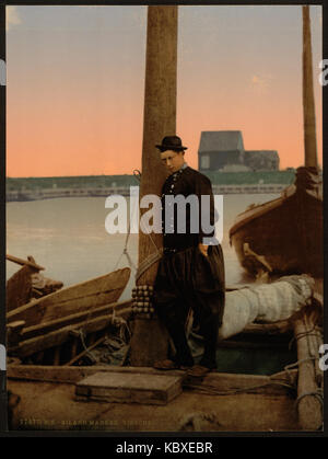 Traditional Dutch fishermans houses in the old harbor of Enkhuizen in ...