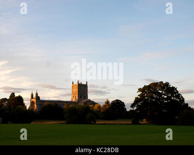 Tewkesbury Abbey at sunset, Tewkesbury, Gloucestershire, England Stock ...
