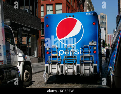 Pepsi delivery truck Stock Photo - Alamy