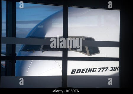 Emirates Boeing 777 at Newcastle International Airport Stock Photo - Alamy