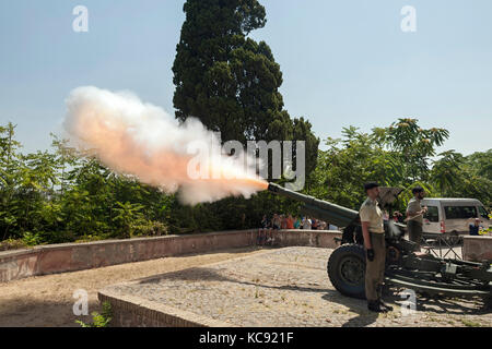 Rome's noon gun cannon being fired on Janiculum (aka Gianicolo Hill ...