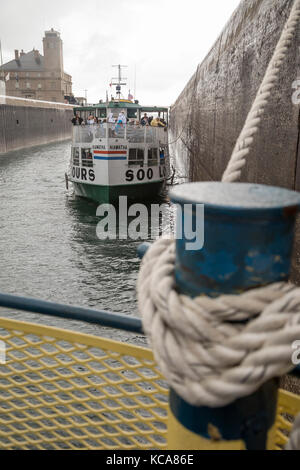 Sault Ste Marie, Michigan - The Soo Locks tour boat leaves the ...