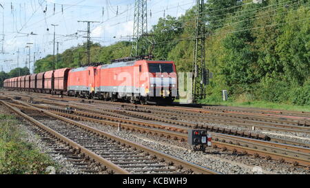 Pair of DB Class 189 EuroSprinter electric locomotives with ore wagons ...