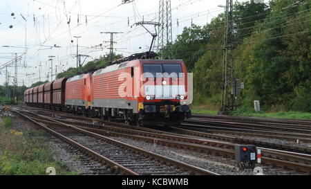Pair of DB Class 189 EuroSprinter electric locomotives with ore wagons ...