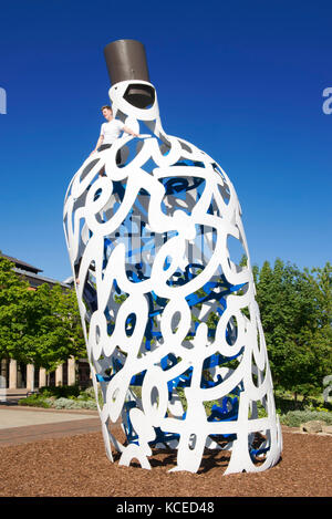 "Bottle o' Notes' sculpture by Claes Oldenburg (1993) in the ...