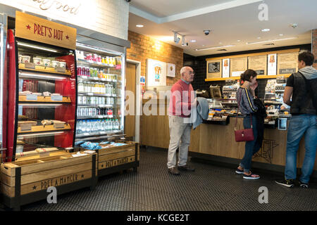 Pret food display counter Stock Photo - Alamy
