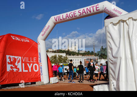 Runners take part in the 2016 Brighton Marathon Stock Photo - Alamy