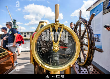 Old Ship Throttle Speed Control, Vintage Stock Photo - Alamy