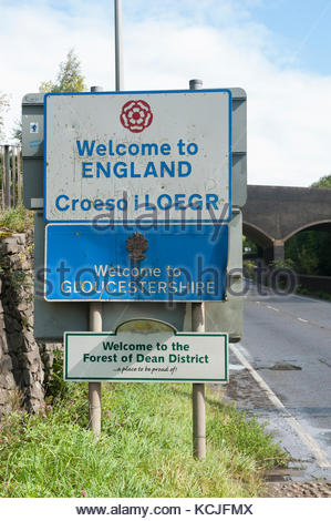 A welcome sign in Welsh on the door of a Welsh primary school Stock ...