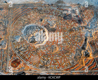MOSAIC FLOOR OF THE 6TH. C. BETH ALPHA SYNAGOGUE. THE CENTRAL PANEL ...