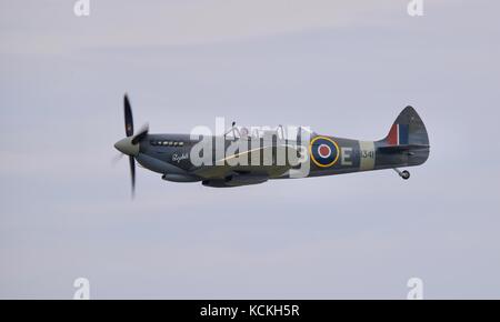Spitfire NH341 'Elizabeth' Stock Photo - Alamy