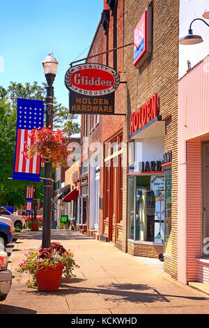 Stores in the Public Square in historic downtown Lebanon TN, USA Stock ...