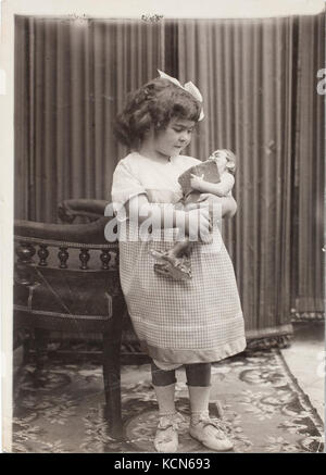 Frida Kahlo a feminist Mexican women cubism conceptual painting with ...