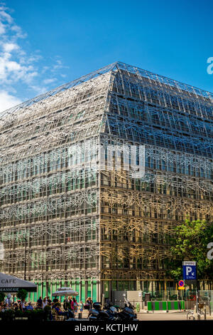 An unusual building facade in Paris, France Stock Photo - Alamy
