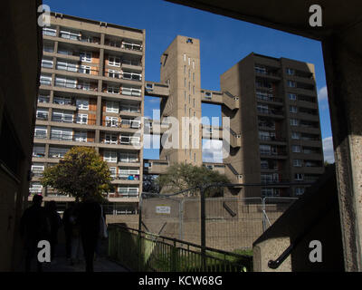 carradale house, Poplar London brutalist tower block designed by Ernő ...