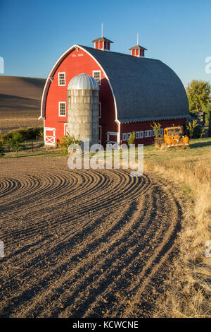 Red barn. The Palouse, near Colfax, Washington Stock Photo - Alamy