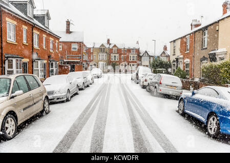 Snow covers England streets during short winter Stock Photo - Alamy
