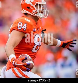 Clemson tight end Cannon Smith (84) warms up before the NCAA college ...