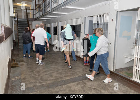 Fort Madison, Iowa, USA. 7th May, 2017. More than 5000 visitors waited ...