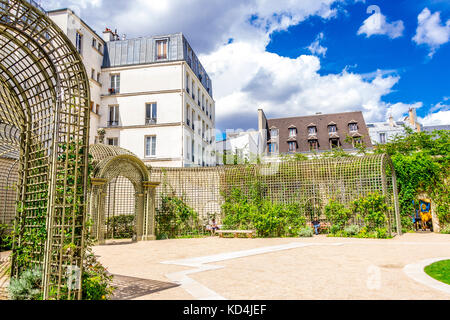 Jardin Anne-Frank, also known as Anne Franks Garden in the Marais area ...