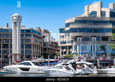 WASHINGTON, DC, USA - The Washington Harbour, a development on the ...