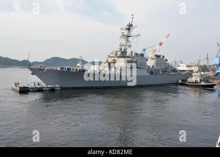 USS Fitzgerald, an Arleigh Burke-class destroyer, conducts ...