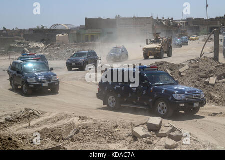 Iraqi police and U.S. Soldiers from the 91st Military Police Battalion ...