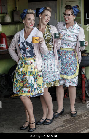 Actors play cleaning woman with cups of tea in hand at the 2017 ...