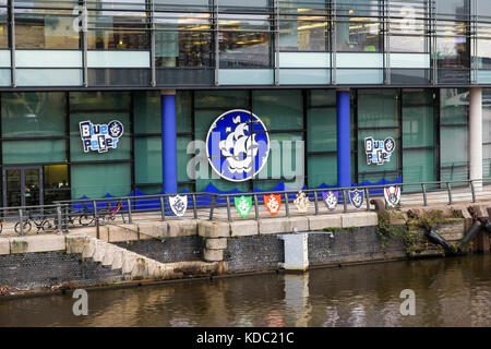 bbc quay house and blue peter studios building at mediacity salford ...