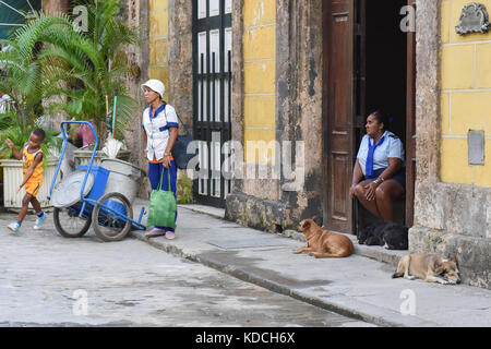 Cuban people daily life by weathered buildings in Havana, Cuba Stock ...