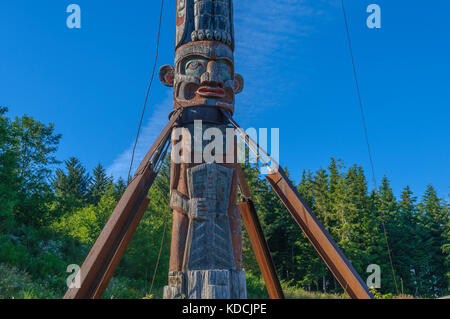 The world's tallest totem pole at Alert Bay, Cormorant Island, British ...