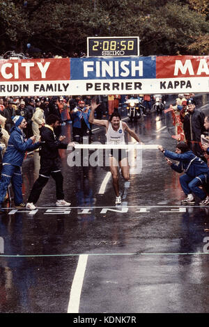 Rod Dixon (NZL) wins the 1983 New York City Marathon Stock Photo - Alamy