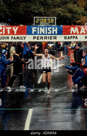 Rod Dixon (NZL) wins the 1983 New York City Marathon Stock Photo - Alamy