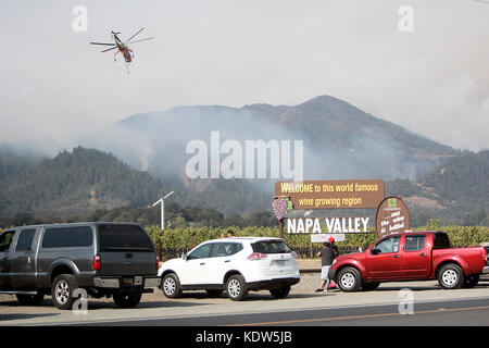 Calistoga, CA, USA. 16th Oct, 2017. A firefighting helicopter gathers ...