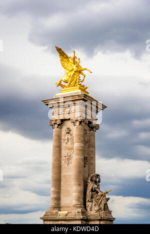Statues on Pont Alexandre III, Paris, France Stock Photo - Alamy