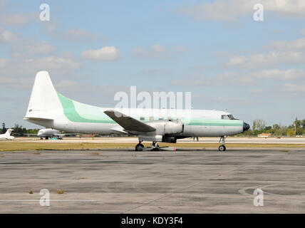 Old abandoned airplane with missing engines Stock Photo - Alamy