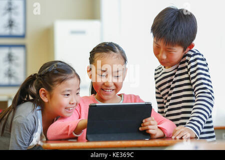 Japanese elementary school kids Stock Photo - Alamy
