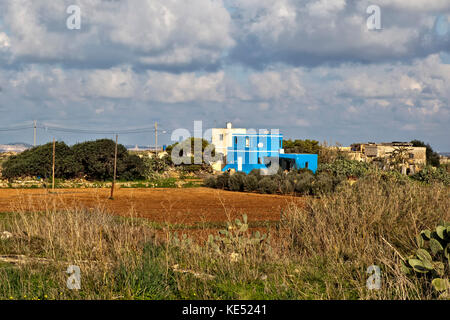Countryside villa painted in the most environmentally unfriendly manner ...