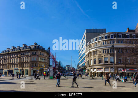 Sheffield Town Hall and Barkers Pool Stock Photo - Alamy