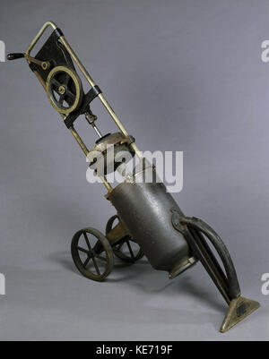 Vacuum cleaner, early 1900s Stock Photo - Alamy
