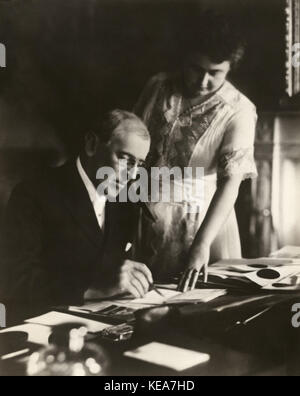 Edith Wilson. Portrait of the American First Lady, Edith Wilson (1872 ...